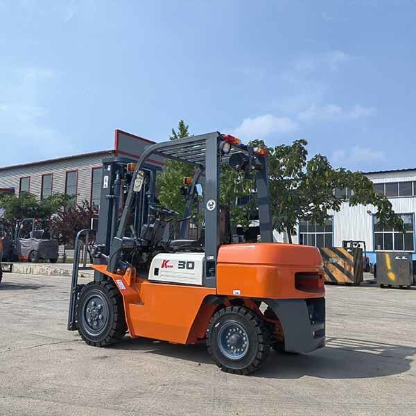 カミングス QSF2.8T ディーゼル駆動フォークリフト EPA標準 3トンフォークリフト 三重マスト